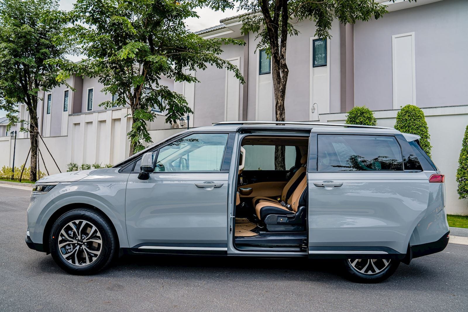 Thuê Xe Tự Lái: Minivan là gì? Tìm hiểu về dòng xe đa dụng cho gia đình