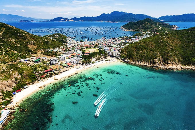 Du Lịch Cam Ranh 2025: Cẩm Nang A-Z Khám Phá Vịnh Biển Thiên Đường Việt Nam