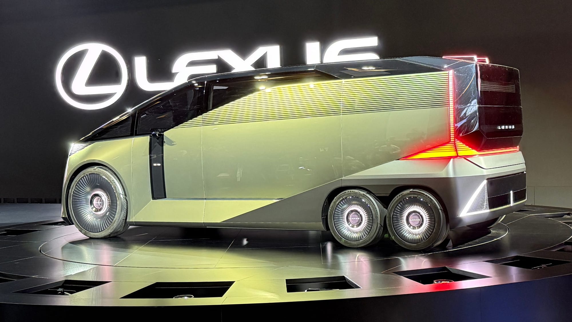 Lexus LS Concept – Minivan 6 Bánh Độc Nhất Xuất Hiện Tại Japan Mobility ...