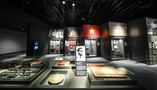 Trải Nghiệm Bảo Tàng Lịch Sử Quân Sự Việt Nam Cùng Xe Tự Lái - Học Lái ...